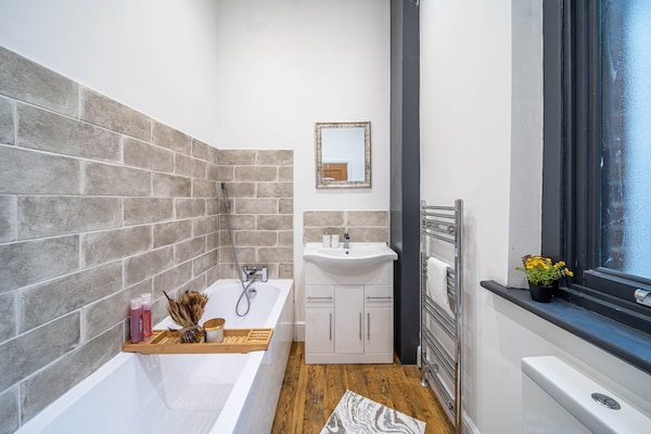 Excellent Location-apartment-exklusiv-eigenes Badezimmer-strassenblick - Barnsley