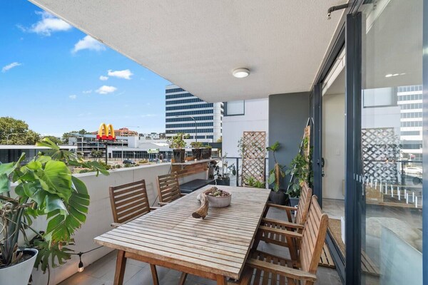 Crown Beach Escape Stylish Comfort By The Sea - University of Wollongong, Wollongong campus