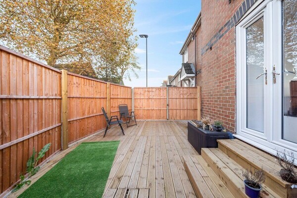Auracasa Monarch Suite - Leyton