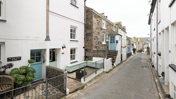 Bosullow - Three Bedroom Cottage, Sleeps 6 - St Ives