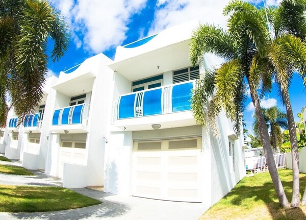 Steps To The Beach W/ Pool & Jacuzzi. Wave Coast Suite 8! - Rincón