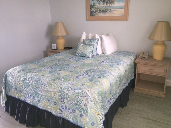 Beach Time Retreat: Enjoy The Comforts Of Coastal Living - Melbourne Beach, FL