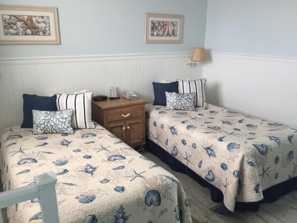 Pool & Beach Getaway | Stunning Ocean Front Room Perfect For Ultimate Stay - Melbourne Beach, FL