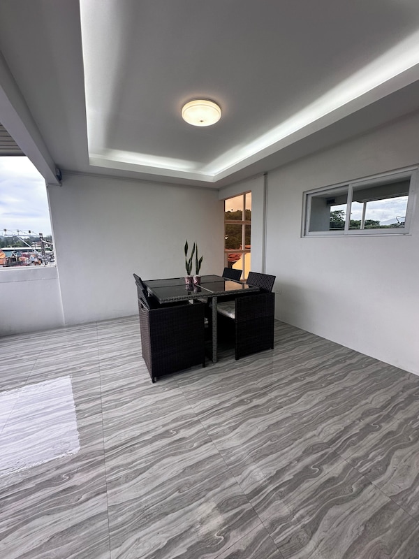 The Penthouse - Barretto,,olongapo City Near Beach And Inflatable Island - Subic