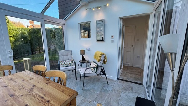 3 Bed Spa Garden Cottage With Hot Tub, Sauna & Cold Water Plunge Tank - Sussex, United Kingdom