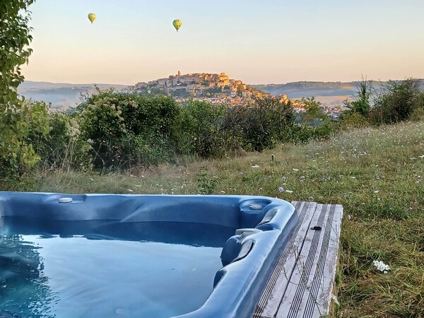 Gîte Puech Chérie: Magnificent View Of Cordes-sur-ciel, Nature, Peace And Spa - Tarn