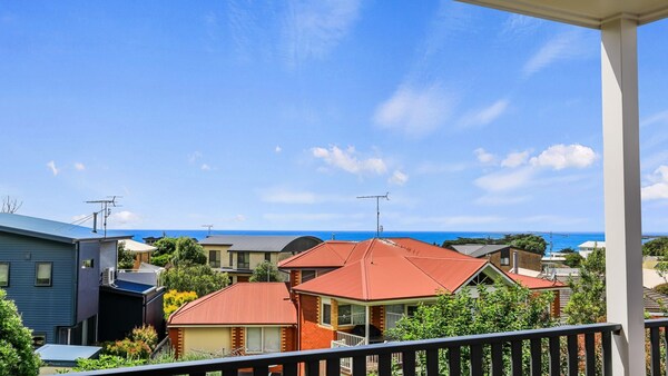 Seaview Serenity - A Modern Escape With Ocean Views. Your Perfect Getaway! - Apollo Bay
