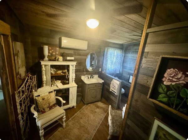 Charming Pet Friendly 2-bedroom Cabin In Lovely Monroe With Wifi, Ac - Treehouse Vineyards, Monroe