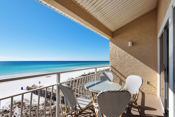 Crystal Sands, 2 Br, Gulf Front, Renovated, Beach Service, Pool, Grill - Destin, FL