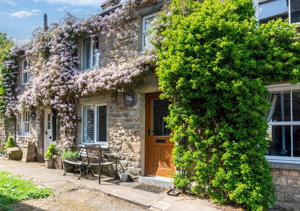 Garris Cottage - Two Bedroom House, Sleeps 3 - Hawes