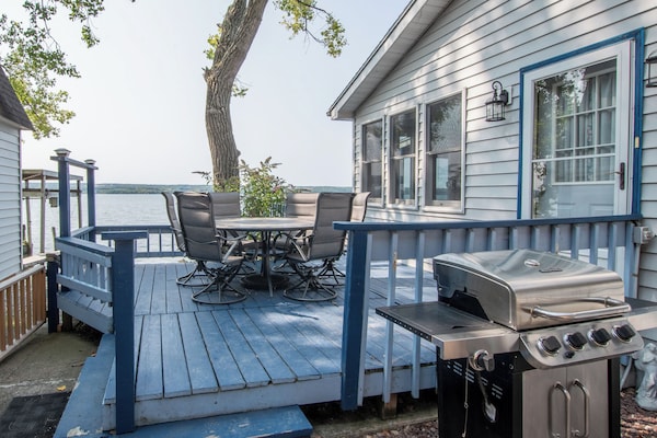 Boat, Grill & Unwind: Lakefront Cayuga Home! - Aurora, NY