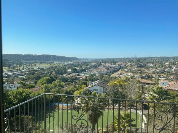 Charming 2-bedroom Oceanview Apartment With Wifi And Ac In Pleasant La Costa - 칼즈배드