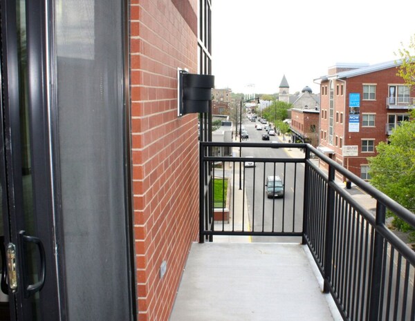 Upscale 2-bedroom Luxury Loft In Vibrant Downtown Columbia, Mo - Columbia, MO