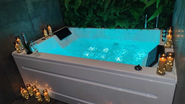 Suite Romantique : Sauna, Balnéo Et Table De Massage - Conches-en-Ouche