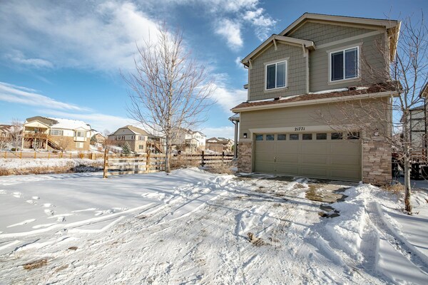 Luxurious Layton:3bds/2.5bath/garage - Aurora, CO