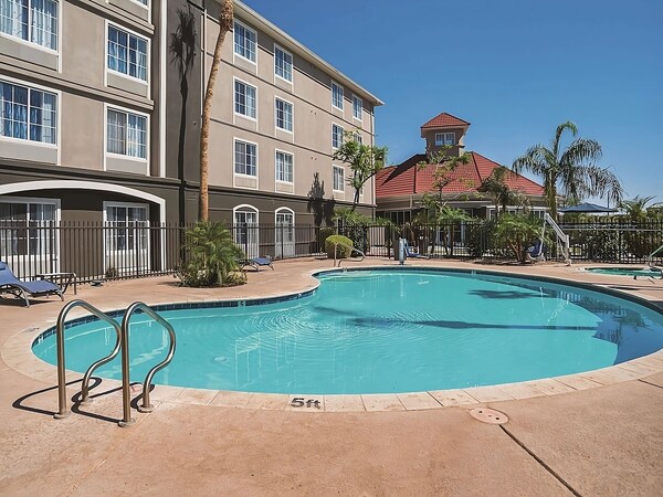 Comfortable Stay With Pool Access, Enjoy Our Bright Side Breakfast | 2 Rooms - Phoenix