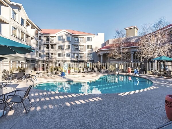Unwind In A Spacious Hotel Room W/ Pool, Hot Tub - Ideal For Outdoor Fun - Flagstaff, AZ