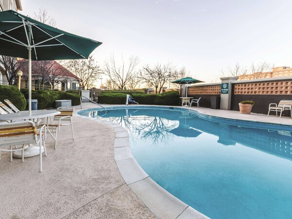 Family-friendly Hotel Room W/ Comfortable Amenities  Pool And Hot Tub - Palisade, CO