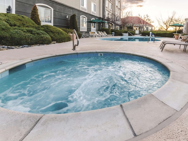 2 Cozy Hotel Rooms Near Canyon View Park Fun Just 15 Mins Away - Grand Junction, CO