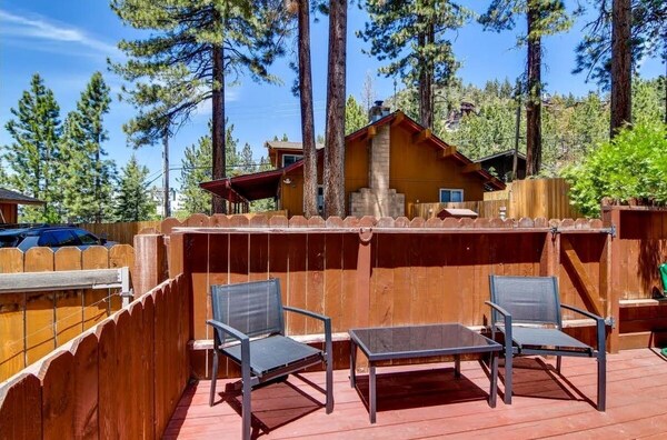Cozy Little Red Cabin Next To Cave Rock Lake Tahoe - Zephyr Cove, NV