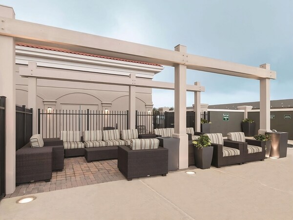 2 Cozy Rooms Just Steps From Six Flags Excitement & Cowboy Legends! - Fort Worth, TX