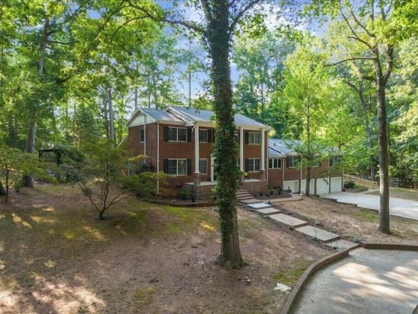 Raleigh Oasis: City Convenience Meets Country Calm - Raleigh, NC