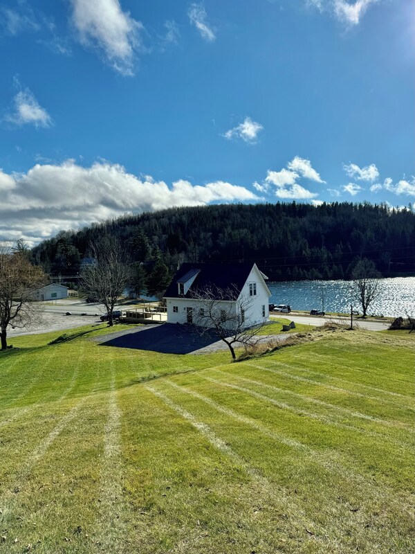 Brand New 4 Bedroom Lake House/farm House - Groton State Forest, Plainfield