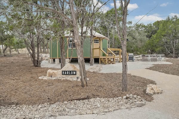 Harlow: Canyon Lake Luxury Yurt Getaway | Hot Tub - Canyon Lake, TX