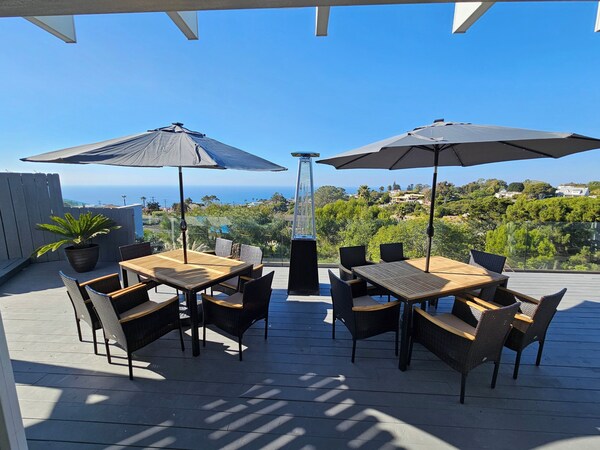 11 Beds/6 Bd, Hot Tub W/ Stunning Ocean View, Game Den & Karaoke - Del Mar, CA