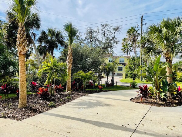 Spacious And Charming Beach Cottage Close To Everything Your Vacation Desires! - Ormond Beach, FL