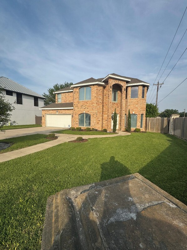 Spacious 4-bedroom Luxurious House In Edinburg With Full Amenities - McAllen