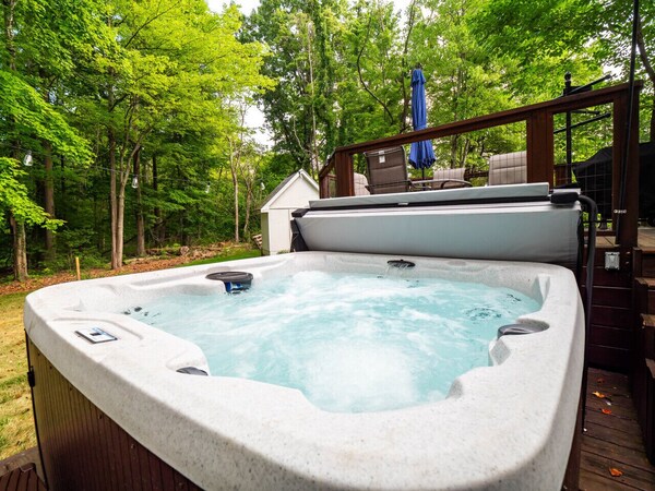 Two Entire Homes W/hot Tubs And Games Sleeps 20 - Akron, OH
