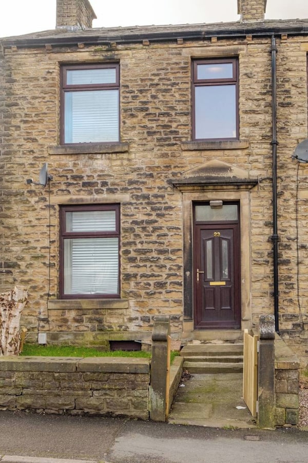 Modern 3-bed Getaway | Family-friendly | Close To Peak District - Huddersfield