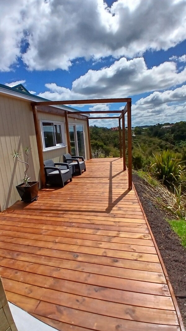 Modern Private Cabin, Breathtaking Ocean & Bush Views, Natural Light & Quiet - Russell