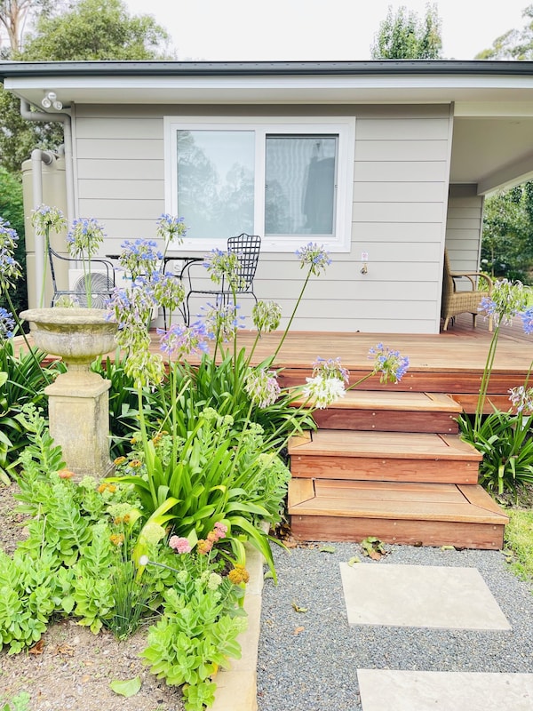 Beautiful 2-bedroom Garden Cottage In Bowral. Family & Pet Friendly! - Alpine