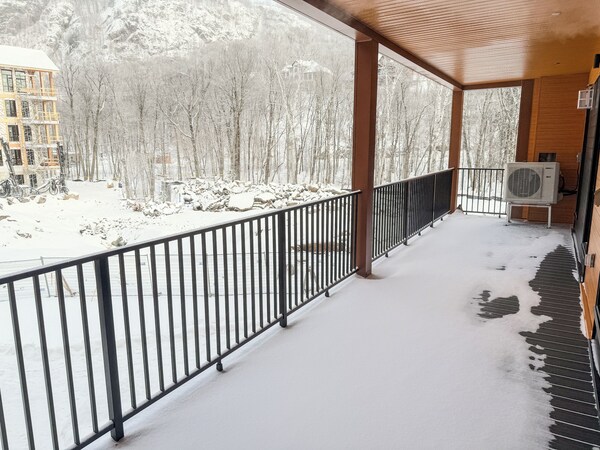 Ostrya Luxury Condo  Steps From The Slopes! - Mont-Tremblant