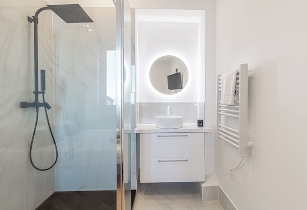 This Condominium Is A 1 Bedroom(s), 1 Bathrooms, Located In Beausoleil , Al. - Monaco
