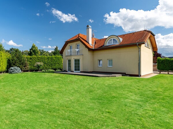 Garden & Terrace Villa By Interhome - Prague