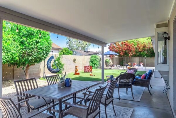 Enjoy The Tropical Vibes In Scottsdale's Tropical Tranquility - Phoenix, AZ