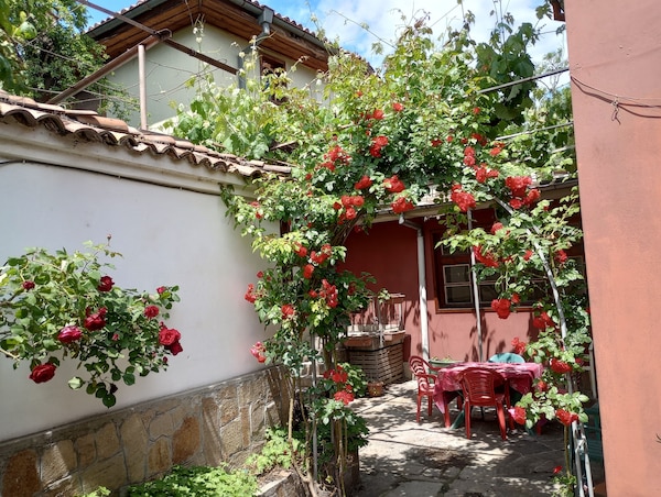 Serenity And Cozines In The Heart Of The Old Town Of Plovdiv Historical Reserve - Plovdiv