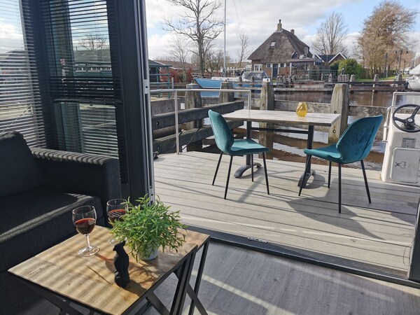 Luxurious Houseboat On The Water - Sneek