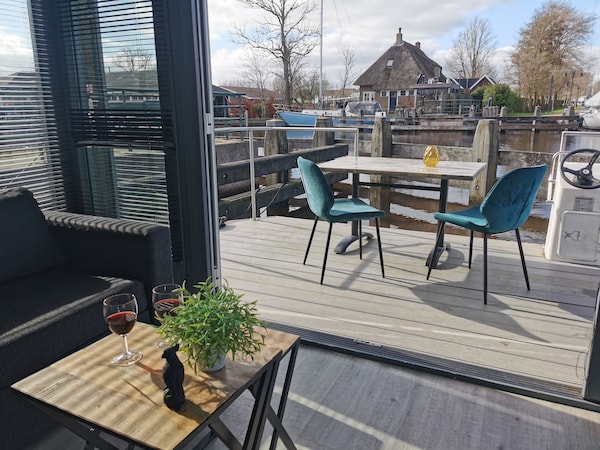 Luxuriöses Hausboot Auf Dem Wasser - Sneek