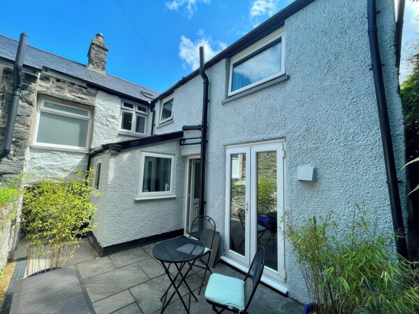 Gwelfor, Pet Friendly, Character Holiday Cottage In Harlech - Harlech