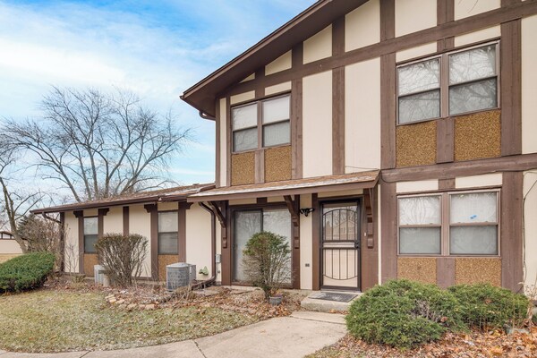 3 Mi To Credit Union 1 Amphitheatre: Suburban Stay - Tinley Park, IL