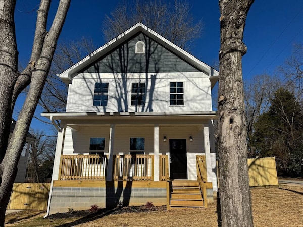 New Build! Close To Hpu & Furniture Market - Thomasville, NC