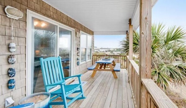 Close Enough - Dog Friendly, Oceanview, Hot Tub, Steps To The Atlantic Ocean - Surf City, NC