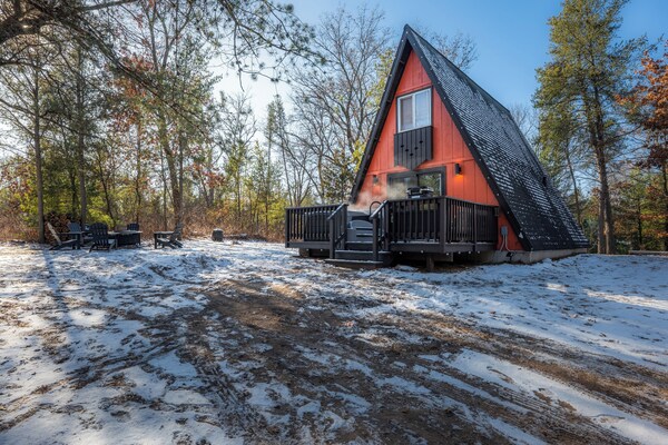 Timber Haven Aframe Cabin - Brand New Hot Tub - Wisconsin