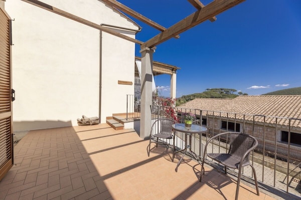 Lost Elba Island Semi-detached House, Free On Three Sides, Set On 2 Levels - Elba