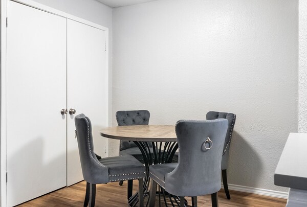 Beautiful 1bd/1ba In University Hills 8249 - Austin, TX