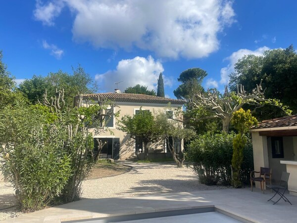 Contemporary, Minimalist Villa In Provence - Avignon